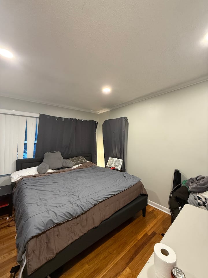 King Size Bed In Somerville - Cambridge, MA