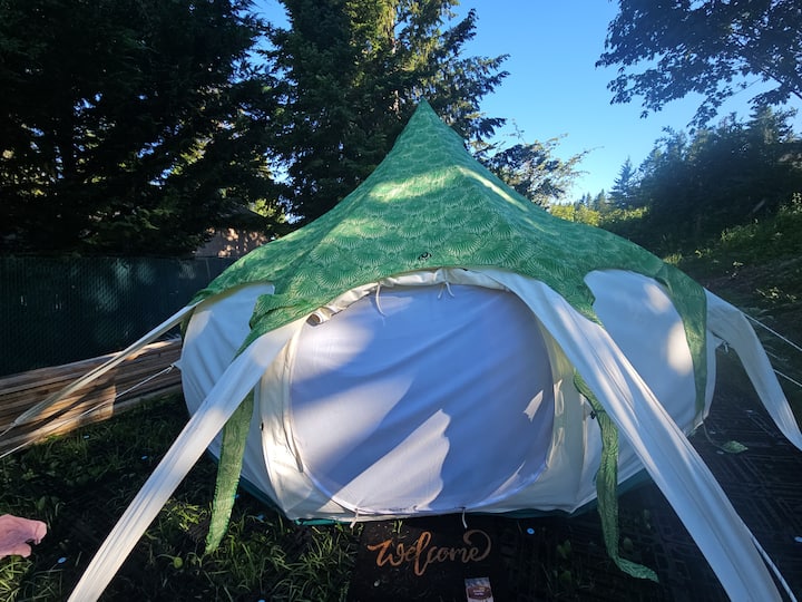 Safe Haven Lotus Bell Tent Glamping - Enumclaw, WA