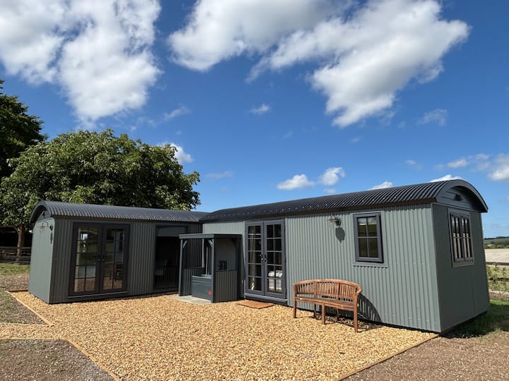 Meadow Suite - Luxury Cabin With Outdoor Bath - Devizes
