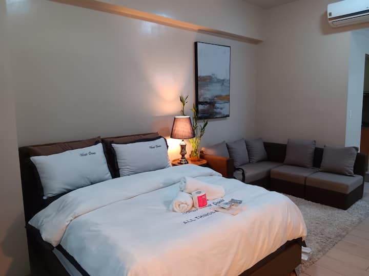 Across Airport | Queen Size With Balcony | C5-3b - Pasay
