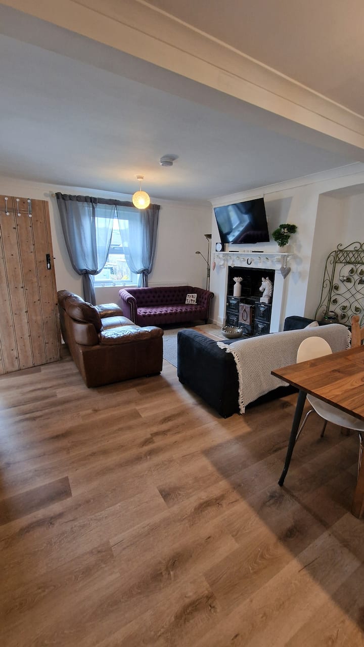 Cosy Home From Home Cottage - Llanelli