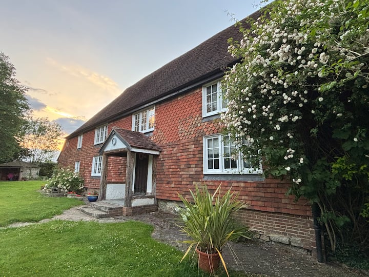 Charming Rural Farmhouse Sleeps 22 - Kent