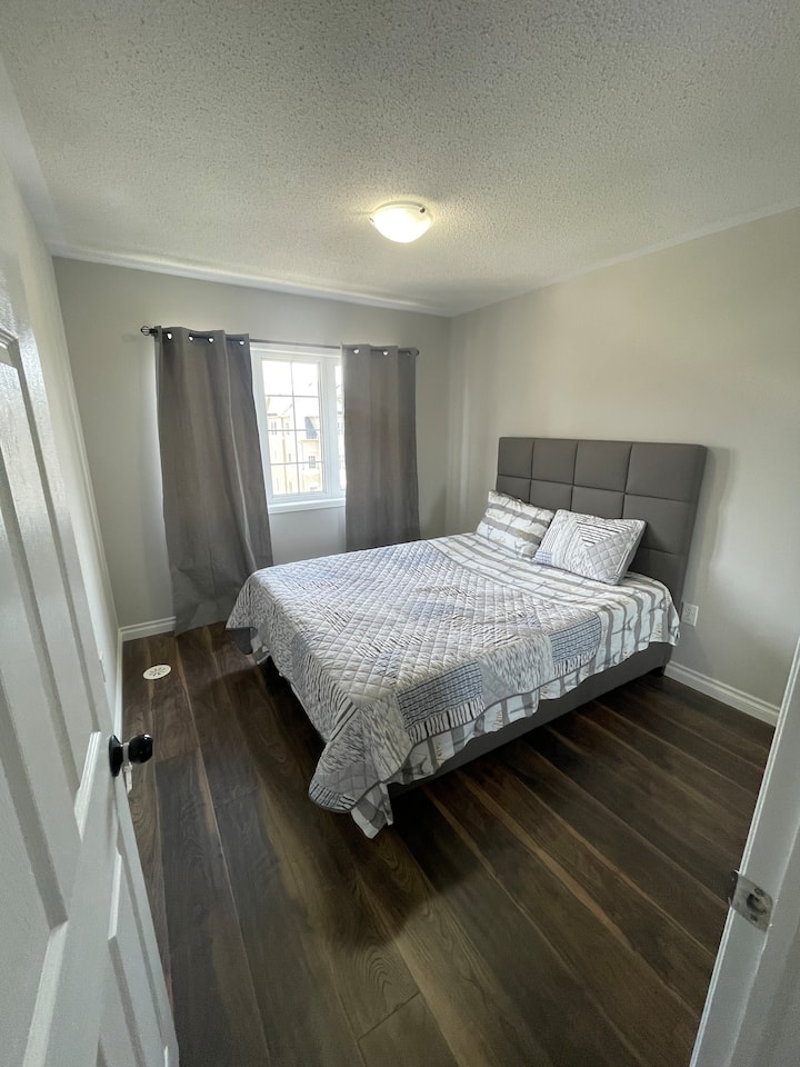Cozy Home Away From Home. - Oshawa