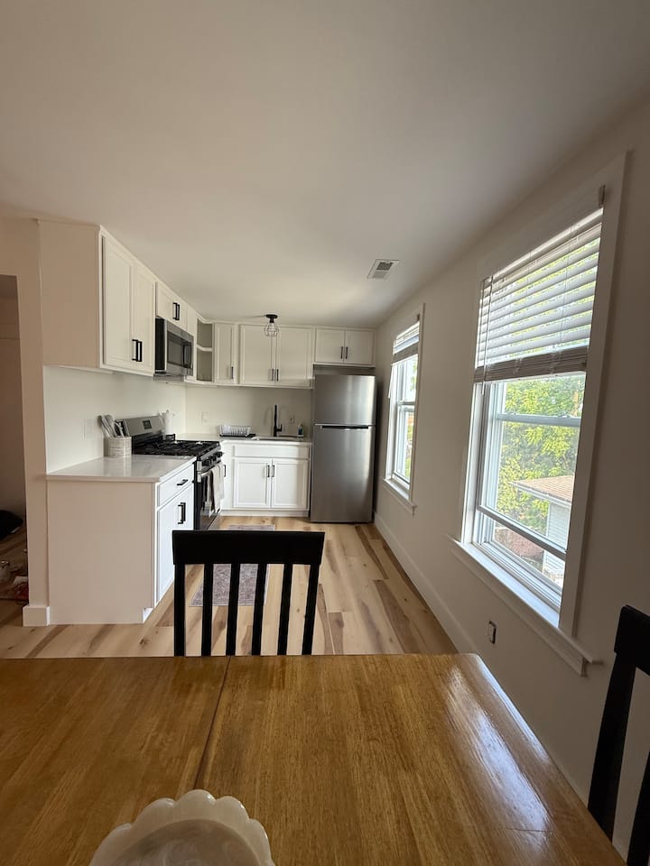 Newly Renovated 2 Bd Apartment - New Britain, CT