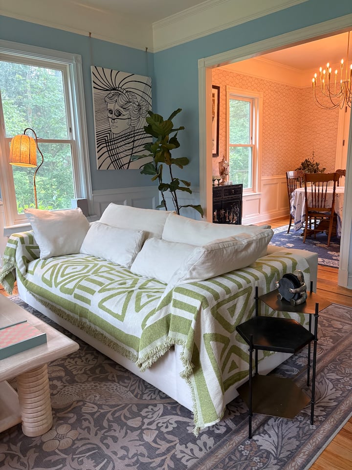 Artistic Patterson Victorian - Kent, NY