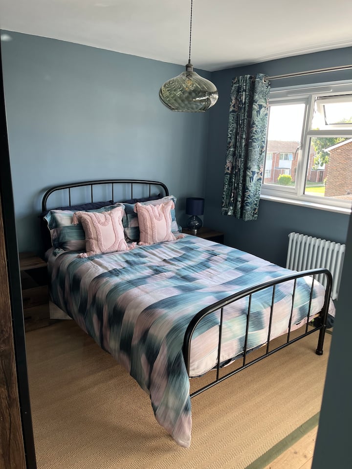 Large Double Room - High Wycombe