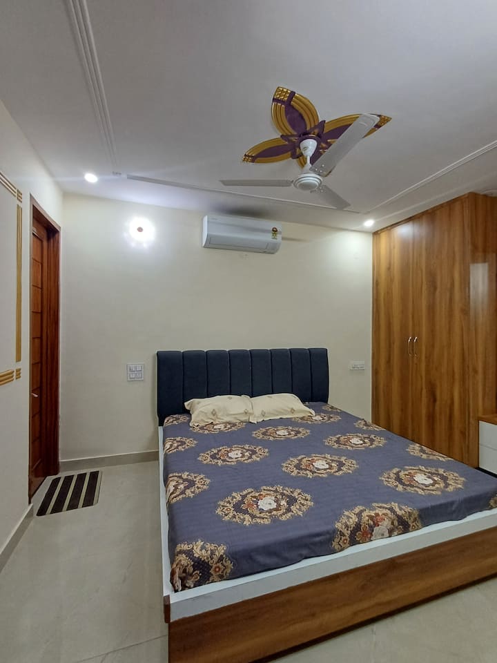 Family | Bachelor | Comfort Stay - Sahibzada Ajit Singh Nagar