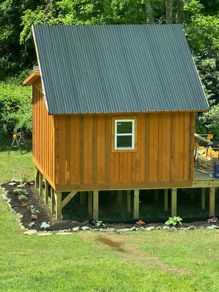 Cozy Bear, By The Stocked Creek - Fancy Gap, VA