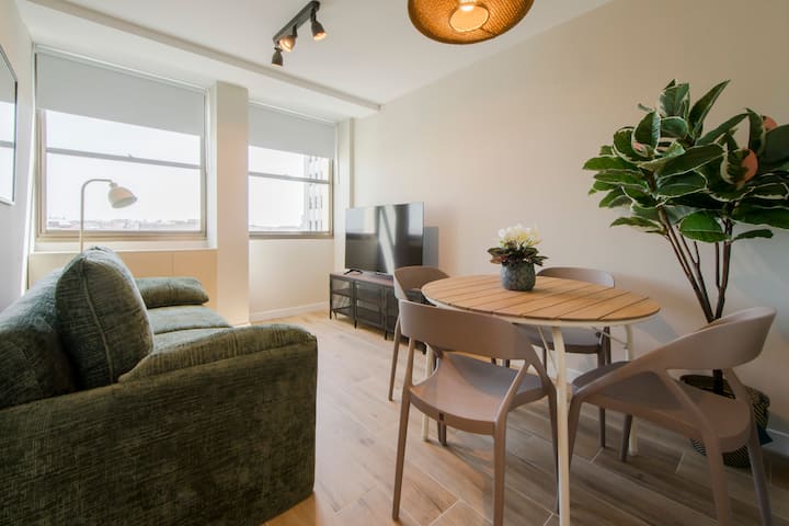 Real Encanto Para 8, Al Pie De Plaza España - Madrid