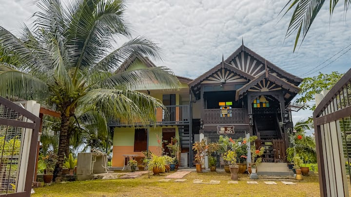 Kampung Nature Stilt House W/ Paddy Field View - Balik Pulau