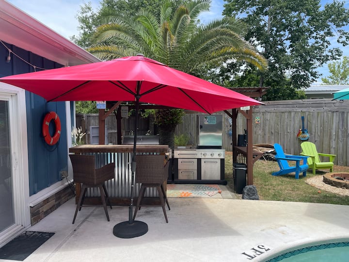 Dolphin Tales Bungalow With In Ground Pool - Panama City, FL