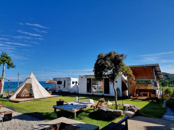 꿈꾸는 헤밍웨이#200평 독채#애견동반가능#바다뷰#일출명소#펜션.캠핑카.캠핑텐트 3종# - 인제군