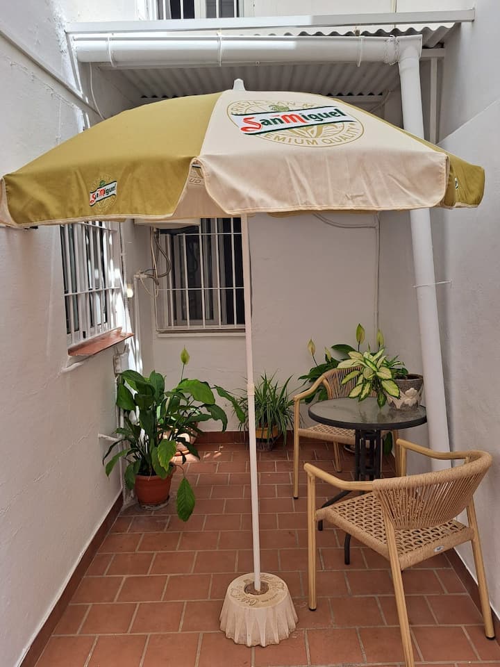 Bonita Casa De Pueblo Con Patio - 內爾哈