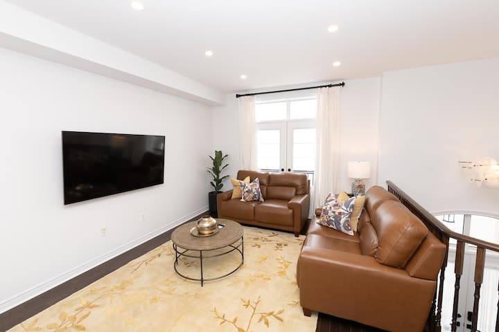 Home In Vaughan - Richmond Hill