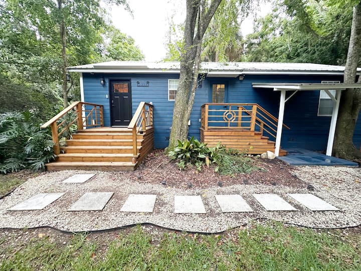 Blue Bungalow-5 Min Drive To Downtown-pet Friendly - St. Augustine, FL