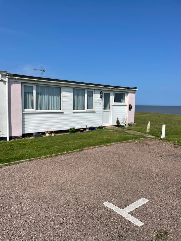 Good Vibes With
Uninterrupted Sea Views - Kessingland