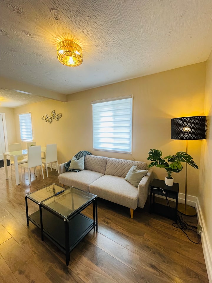 Entire 2br Home & Spacious Yard | No Cleaning Fee! - Gran Sudbury