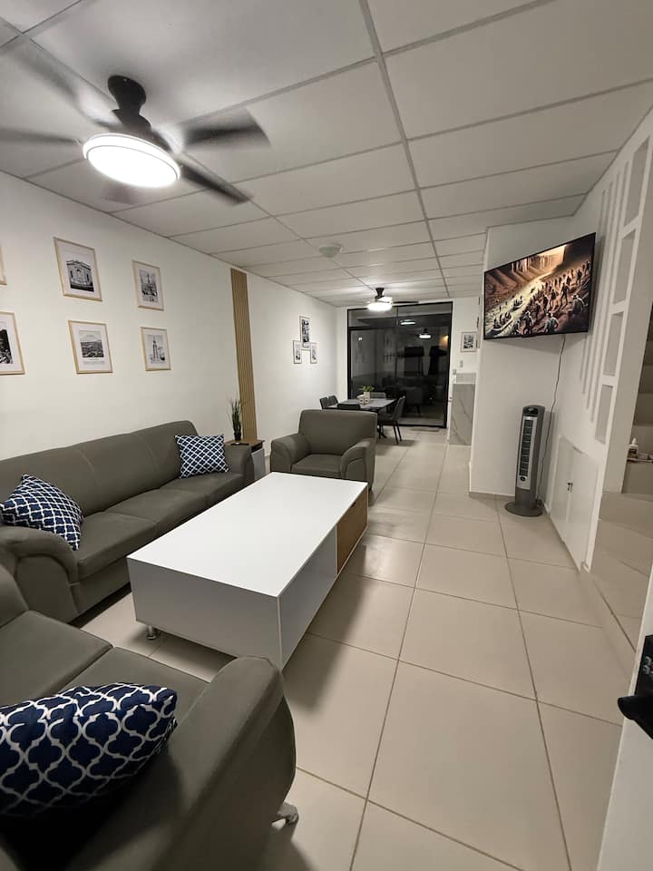 Santa Ana Getaway, A/c, Wifi, Hotwater - Santa Ana