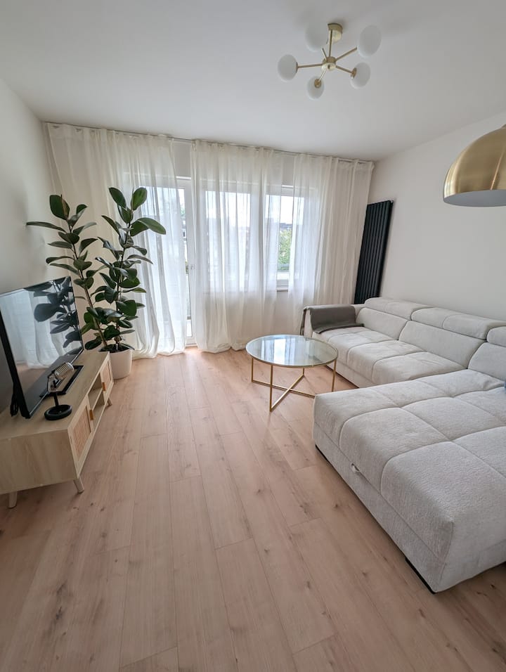 Boutique 3-room Apartment With Balcony & Workspace - Düsseldorf