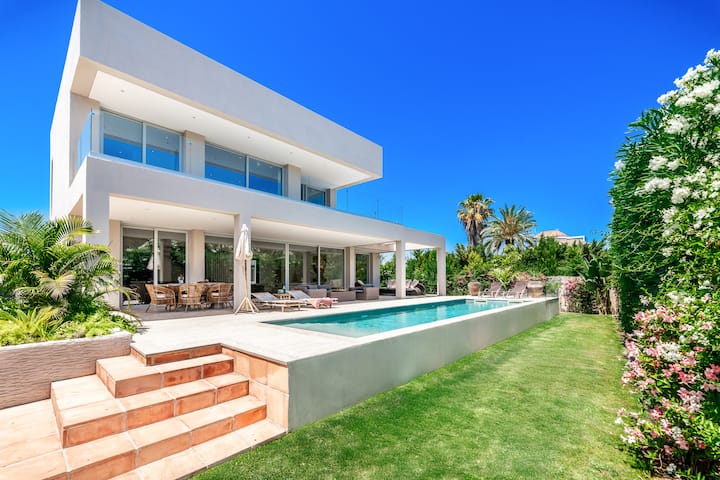 Villa Adelfa | Beachside Modern Villa In Marbella - Marbella