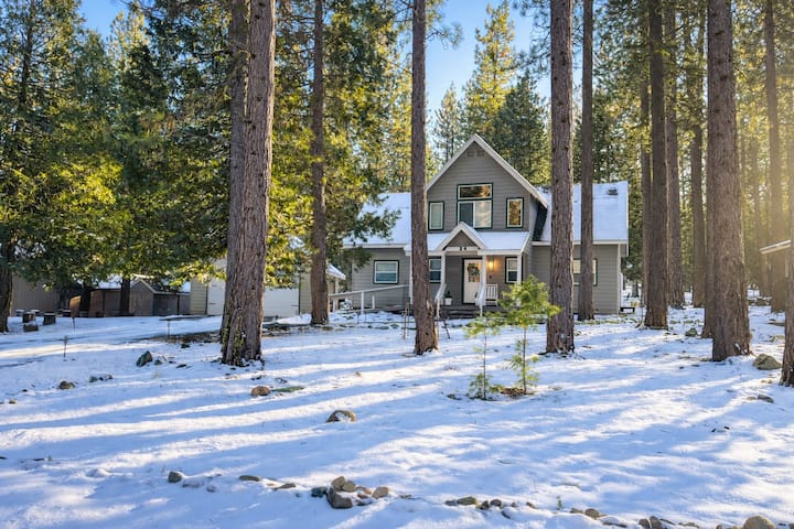 Modern Forest Retreat • Stylish 3br Cabin - Graeagle, CA