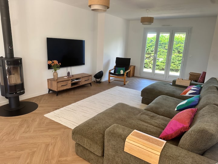 Freshly Renovated Home By The Beach - Lomener