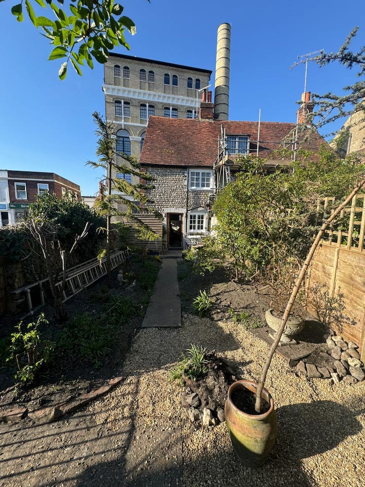 Rose Cottage - 2 Bed Sleeps 5 - 스테이닝
