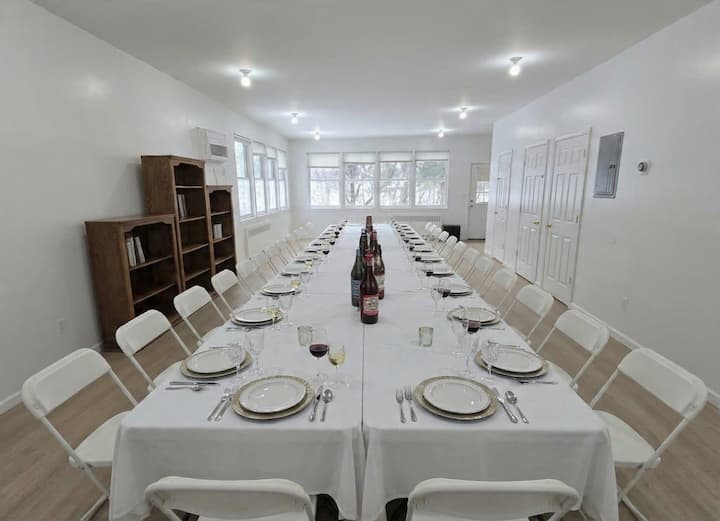 Large Lake-front Retreat-11 Bedrooms, Sleeps 40 - Bethel