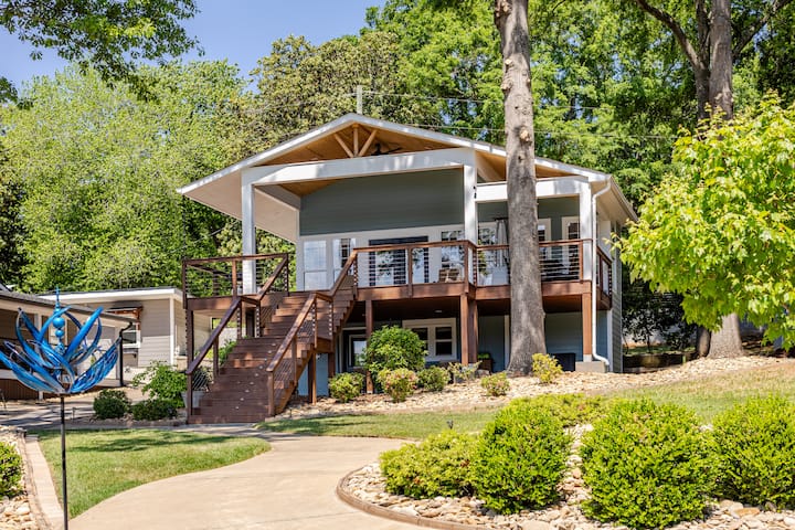 Savvy Street Retreat - Cozy Lakefront Escape - Lake Bowen, SC