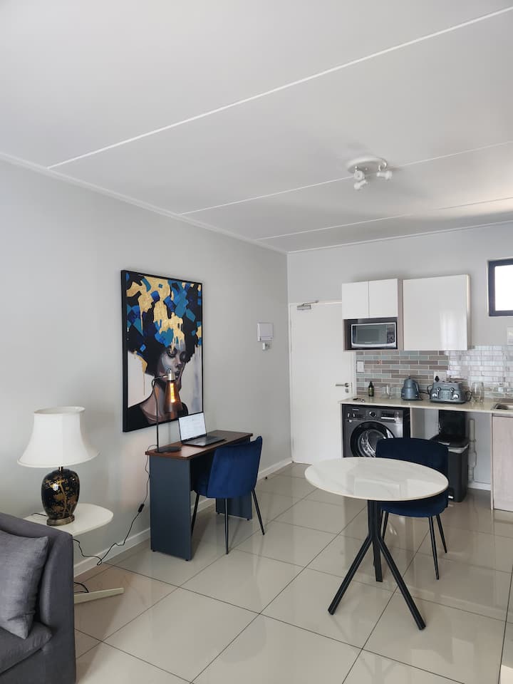 Modern Luxury Unit Bryanston-sandton - Sandton