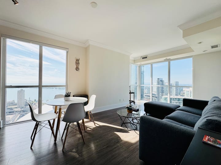 Luxe 2br Suite With Stunning Lake & Cn Tower View - Toronto