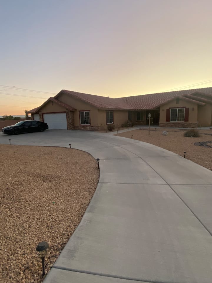 Quiet And Peaceful House - Apple Valley, CA