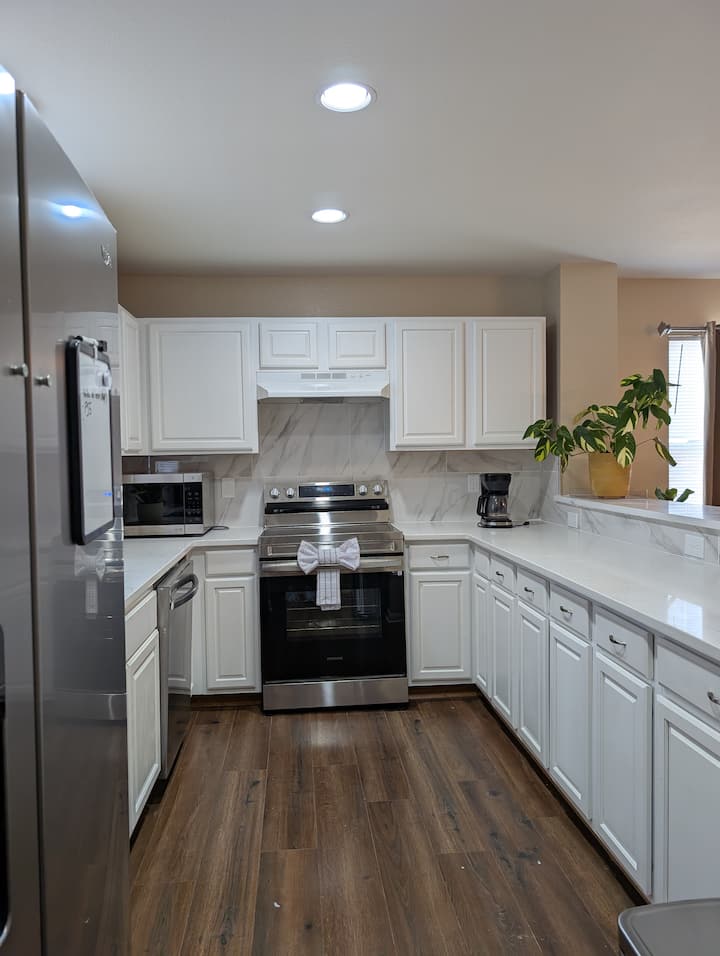 Modern Home W/ 2 Office• Private Entrance - San Antonio, TX