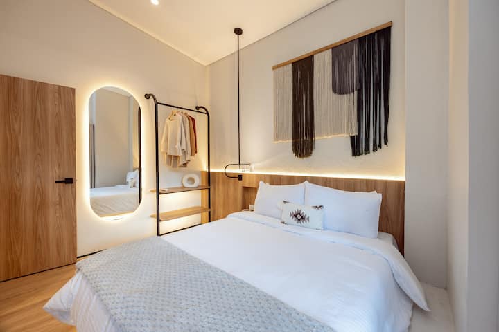 Luxury Boho Apartment - A/c - Kitchen- Fast Wi-fi - Medellín