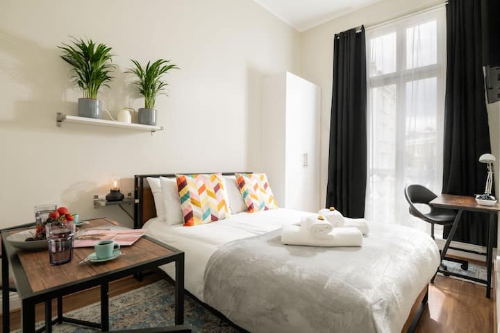 Comfortable City Centre Studio King Size Bed - London