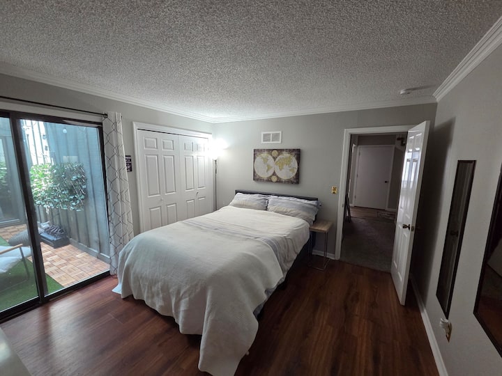 Comfy In Kc W/ Private Bath - Gladstone, MO