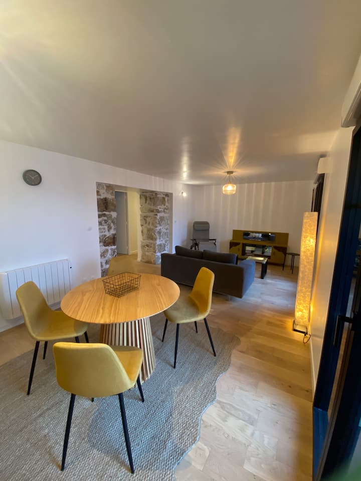 Bâtisse Historique Sur Le Port - Finistère