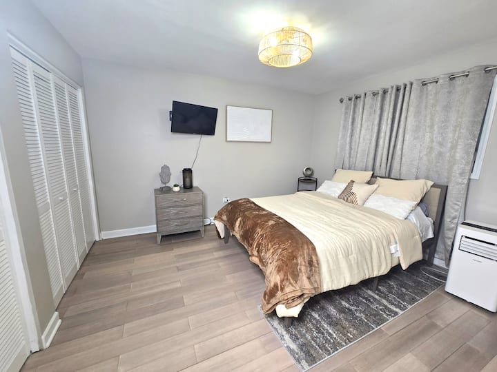 Modern 1-bedroom Condo Near Chicago & Midway - Countryside, IL