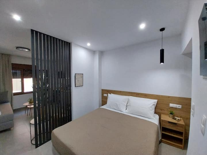 Πολυτελές στούντιο με μικρή αυλή στο κέντρο - Héraklion