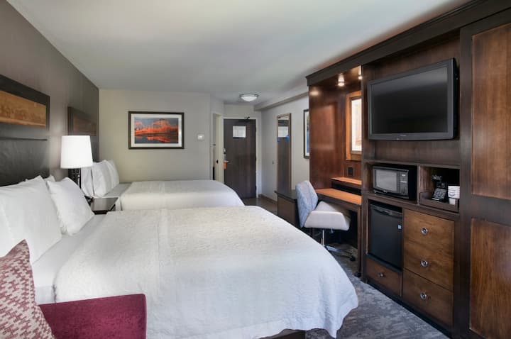 Stylish 2 Queen Room W/ Parking & Breakfast - Jackson, WY