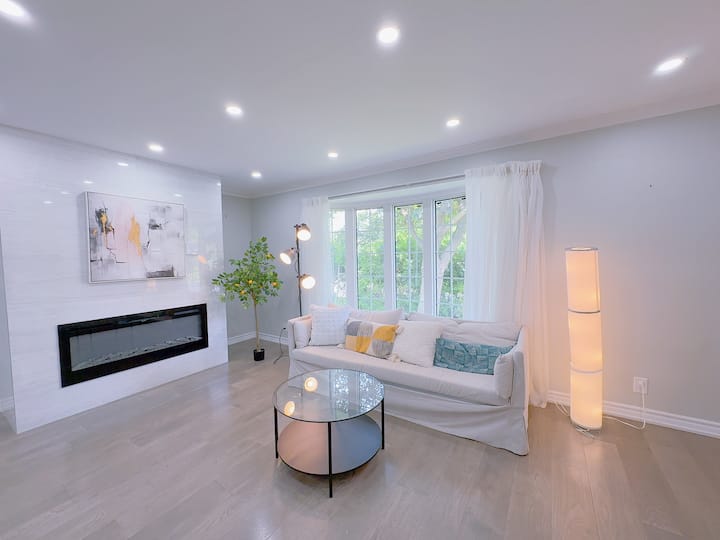 Brilliant Modded  6br For 12 Guests With 2 Kitchen - Markham, Canada