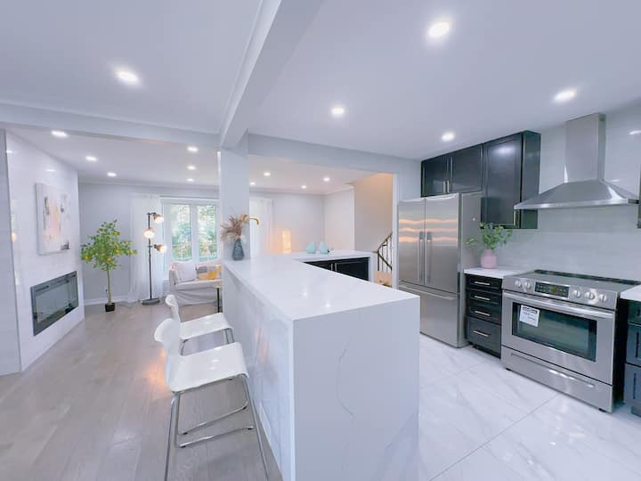 Brilliant Modded  6br For 12 Guests With 2 Kitchen - Markham