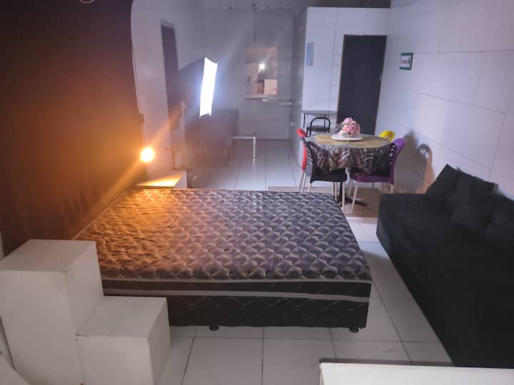 Quarto Cama Casal Sofá Cama Ar  Wc Compartilhado - Recife