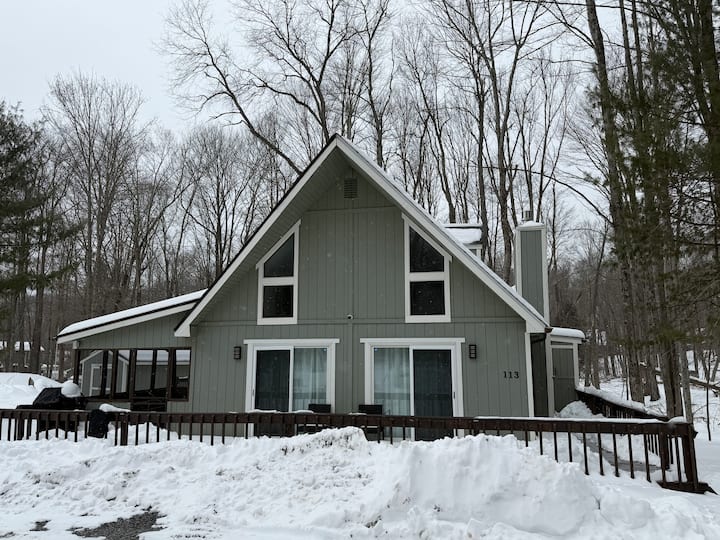 Nature's Nook
King Size Bed
 Pack'nplay
 Evcharger - Pocono Lake