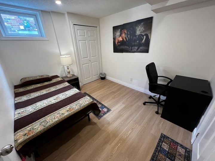 Fully Furnished Basement - カナダ キッチナー