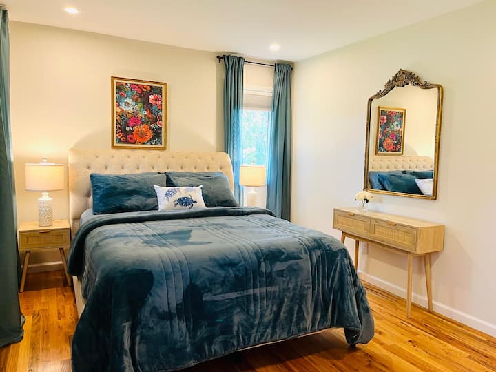 Peaceful & Charming Getaway In A Central Location - Northport, NY