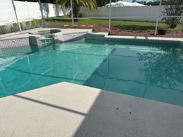 Beautiful 2 Bedroom With Pool - Dade City, FL