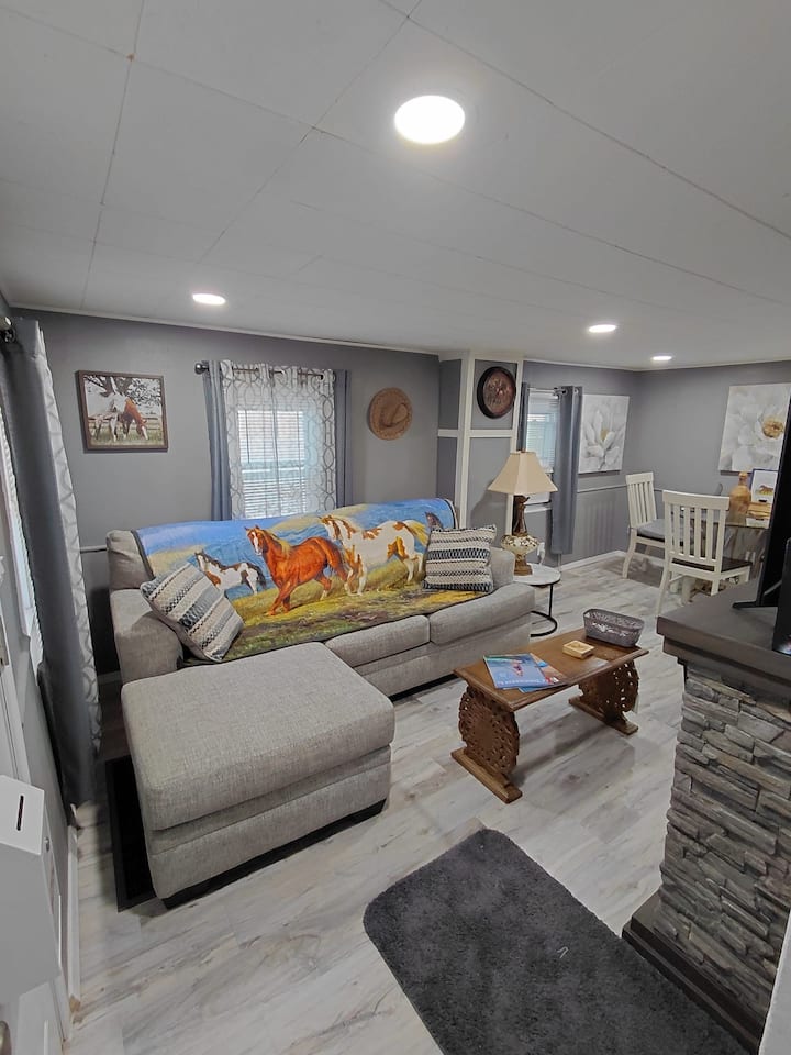 “Rancho” By The Lake (1 Block From Lake Erie) - Fredonia, NY