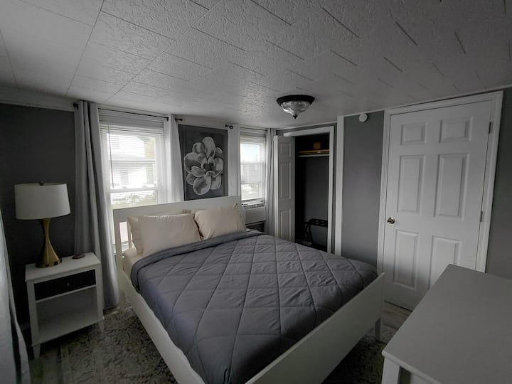 “Rancho” By The Lake (1 Block From Lake Erie) - Fredonia, NY