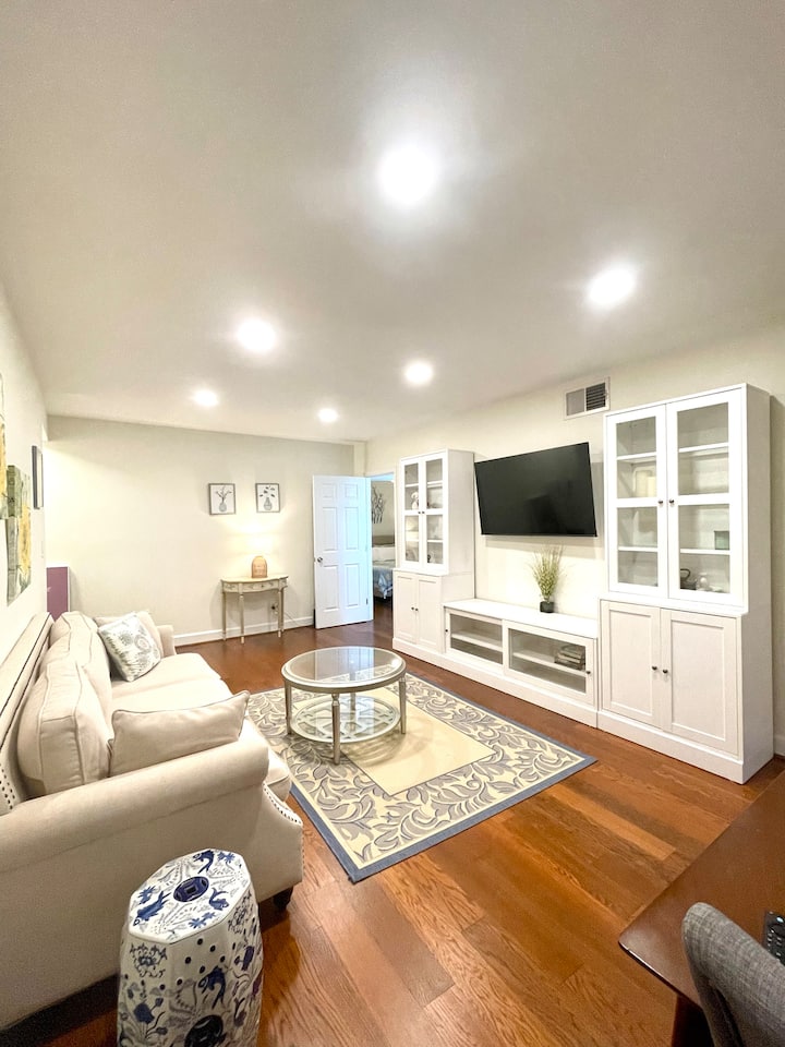 Executive King Suite Patio/parking/steps To River - Alexandria, VA